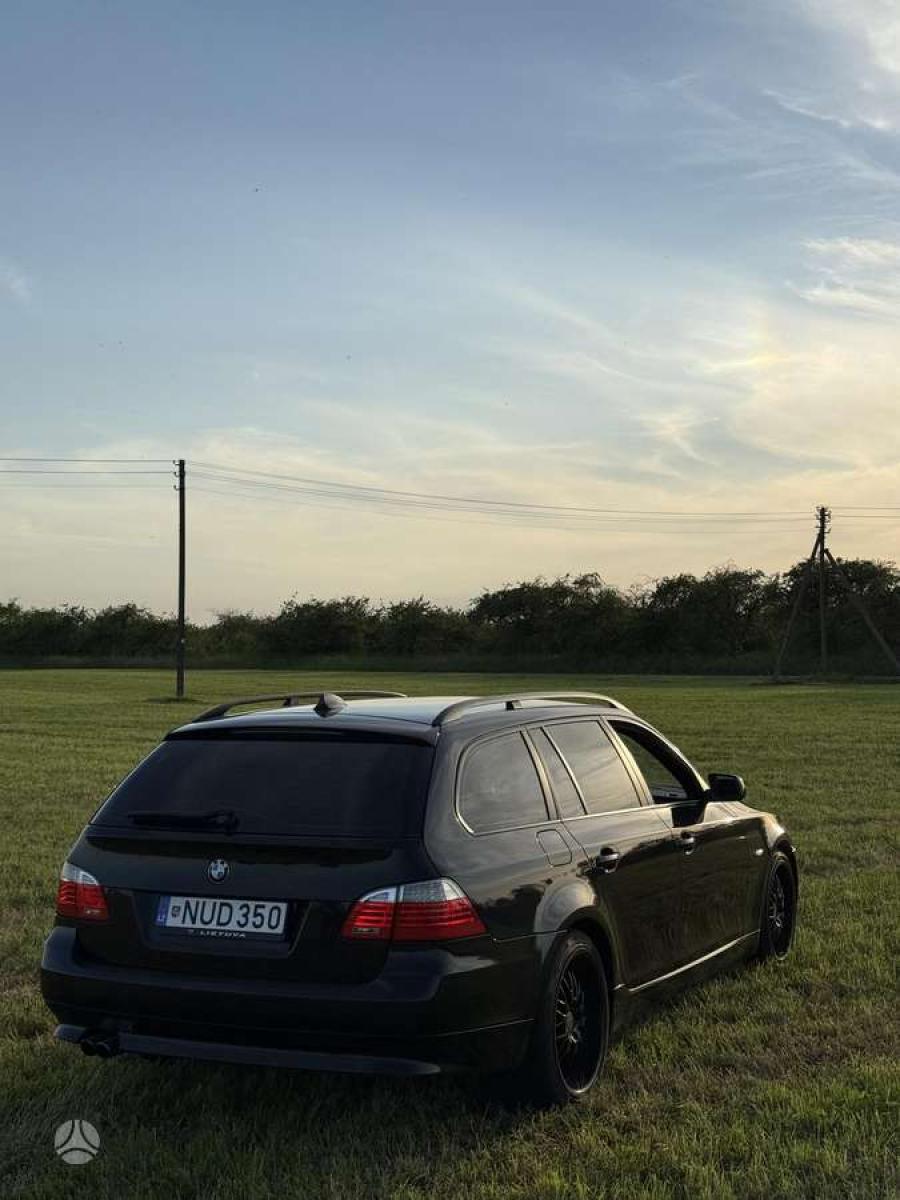 Black BMW 523 2009 in Joniskis, with an engine capacity of 2.50 L and mileage of 235 thousand km for 4000 €, photo 4 on AUTOMOTO.COM.LV