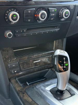 Black BMW 523 2009 in Joniskis, with an engine capacity of 2.50 L and mileage of 235 thousand km for 4000 €, photo 11 on AUTOMOTO.COM.LV