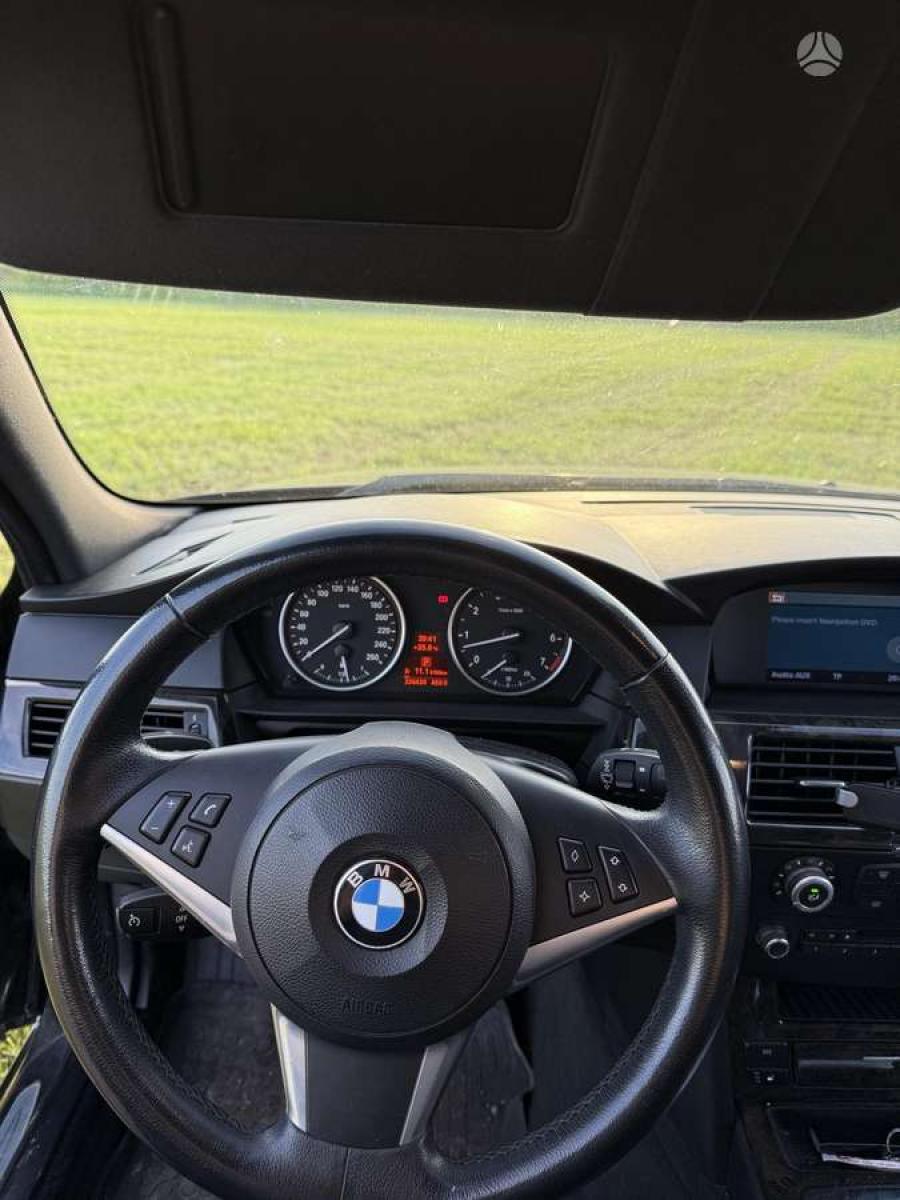 Black BMW 523 2009 in Joniskis, with an engine capacity of 2.50 L and mileage of 235 thousand km for 4000 €, photo 12 on AUTOMOTO.COM.LV