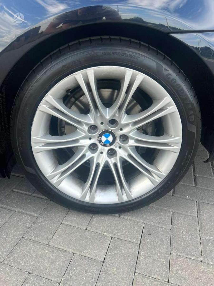 Black BMW 523 2010 in Vilnius, with an engine capacity of 2.50 L and mileage of 195 thousand km for 6000 €, photo 9 on AUTOMOTO.COM.LV