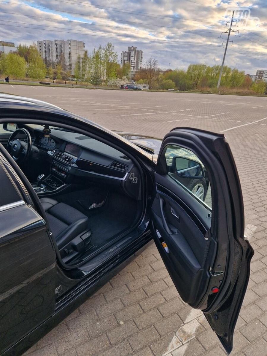 Black BMW 523 2011 in Vilnius, with an engine capacity of 3.00 L and mileage of 291 thousand km for 9500 €, photo 15 on AUTOMOTO.COM.LV