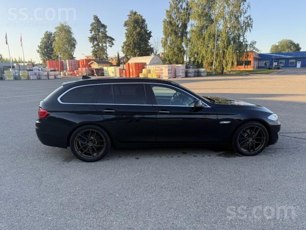 Melns BMW 523 2011 Valmiera, ar dzinēja tilpumu 3.00 L un nobraukumu 255 tūkst. km par 7000 €, foto 3 vietnē AUTOMOTO.COM.LV