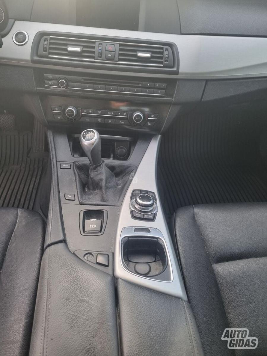 Black BMW 523 2011 in Kaunas, with an engine capacity of 2.30 L and mileage of 149 thousand km for 2990 €, photo 19 on AUTOMOTO.COM.LV