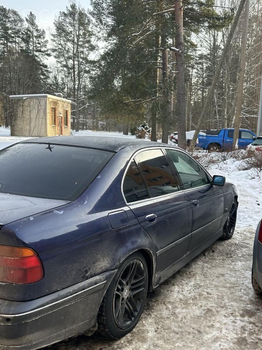 Blue BMW 523 1998 in Riga, with an engine capacity of 2.50 L and mileage of 320 thousand km for 1500 €, photo 4 on AUTOMOTO.COM.LV