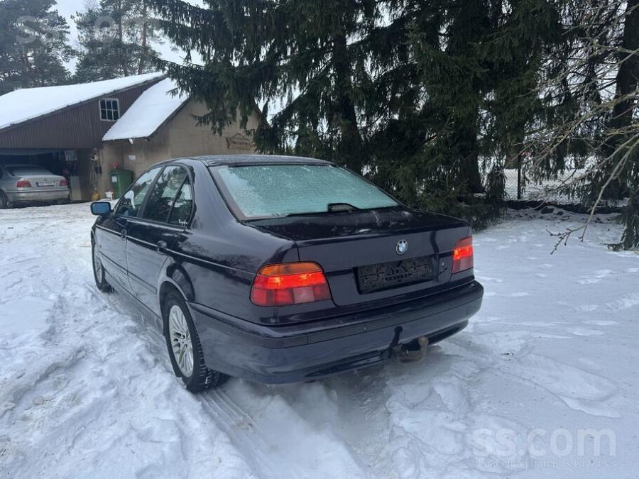 Blue BMW 523 1999 in Riga, with an engine capacity of 2.50 L and mileage of 323 thousand km for 1400 €, photo 2 on AUTOMOTO.COM.LV