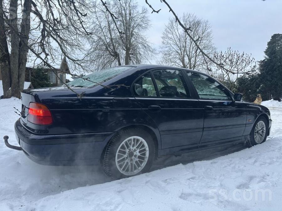 Blue BMW 523 1999 in Riga, with an engine capacity of 2.50 L and mileage of 323 thousand km for 1400 €, photo 3 on AUTOMOTO.COM.LV