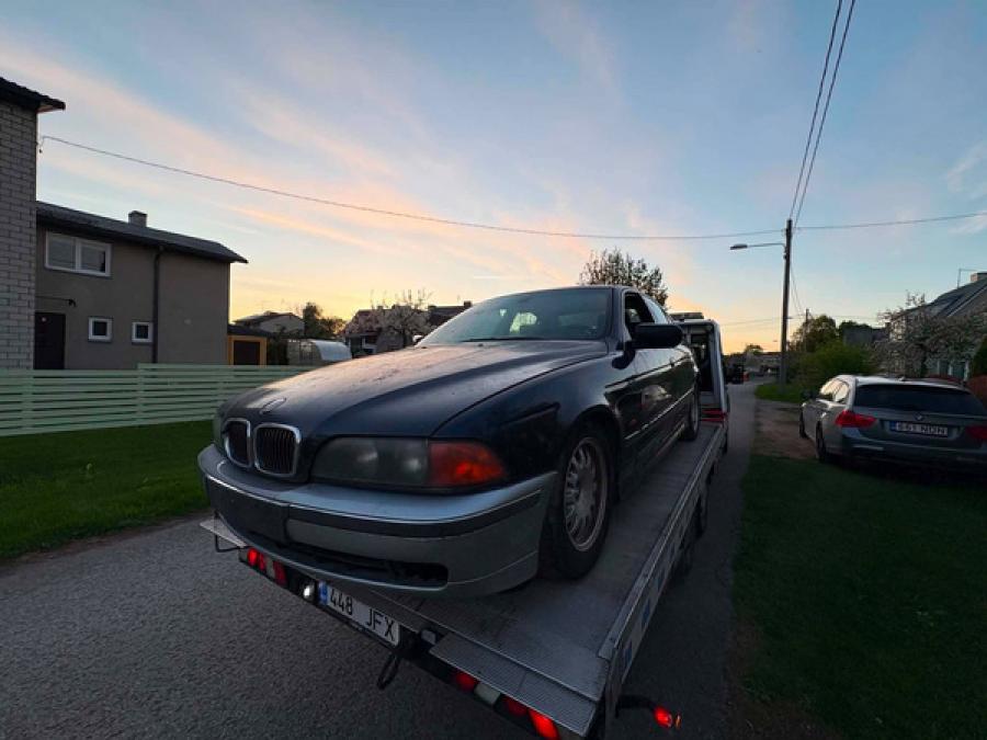 Blue BMW 523 2000 in Keila, with an engine capacity of 2.50 L and mileage of 1 thousand km for 999 €, photo 4 on AUTOMOTO.COM.LV