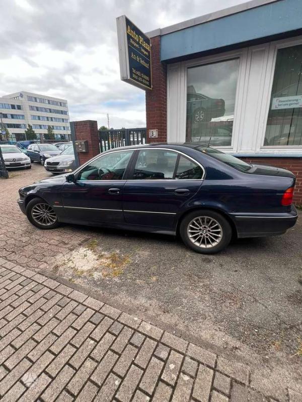 Blue BMW 523 2000 in Marijampole, with an engine capacity of 2.50 L and mileage of 250 thousand km for 2500 €, photo 1 on AUTOMOTO.COM.LV