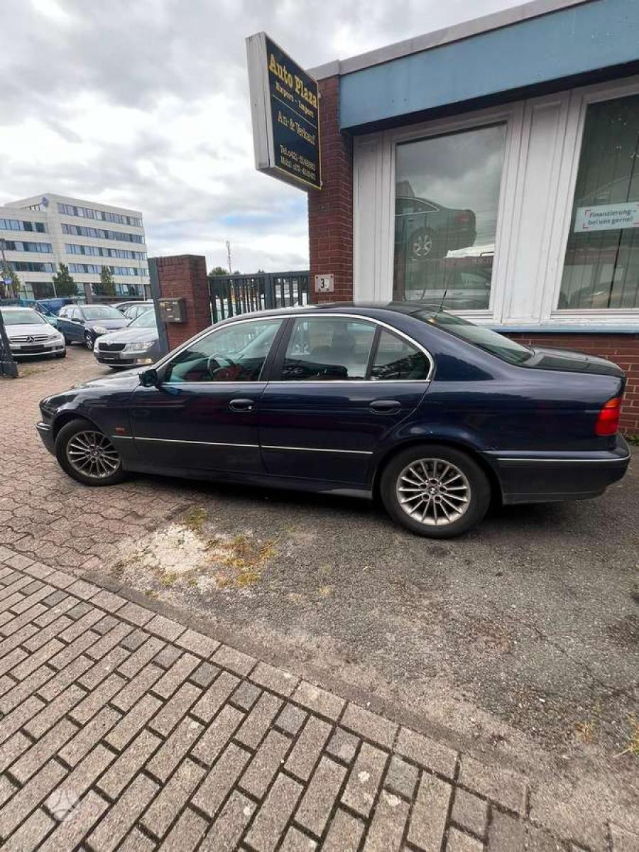 Zils BMW 523 2000 Marijampole, ar dzinēja tilpumu 2.50 L un nobraukumu 250 tūkst. km par 2500 €, foto 1 vietnē AUTOMOTO.COM.LV