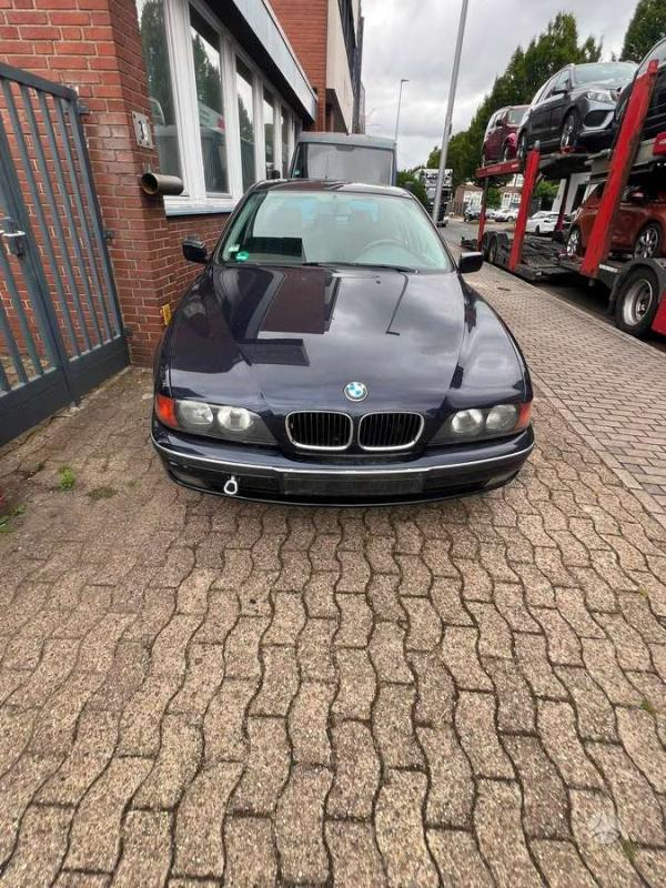 Blue BMW 523 2000 in Marijampole, with an engine capacity of 2.50 L and mileage of 250 thousand km for 2500 €, photo 2 on AUTOMOTO.COM.LV