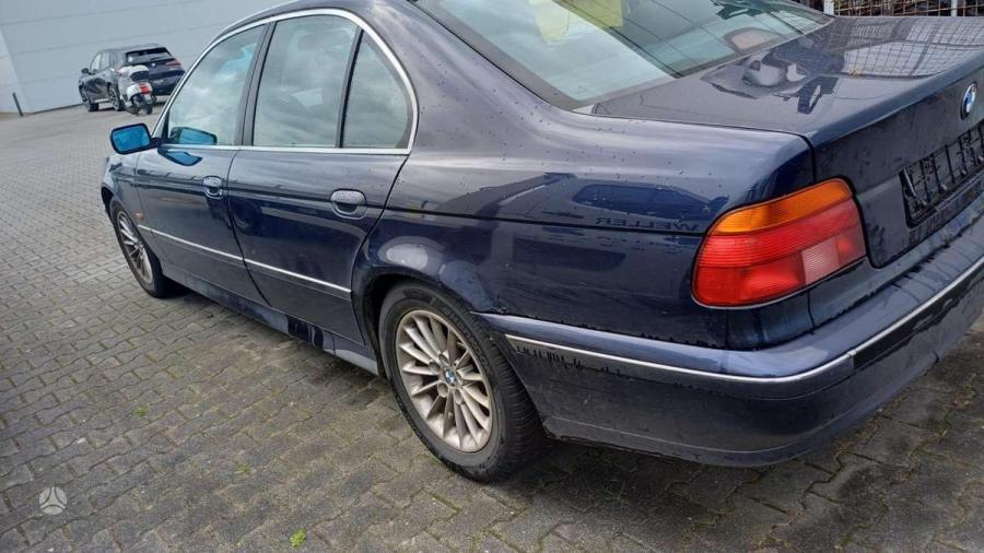 Zils BMW 523 2000 Marijampole, ar dzinēja tilpumu 2.50 L un nobraukumu 250 tūkst. km par 2500 €, foto 4 vietnē AUTOMOTO.COM.LV