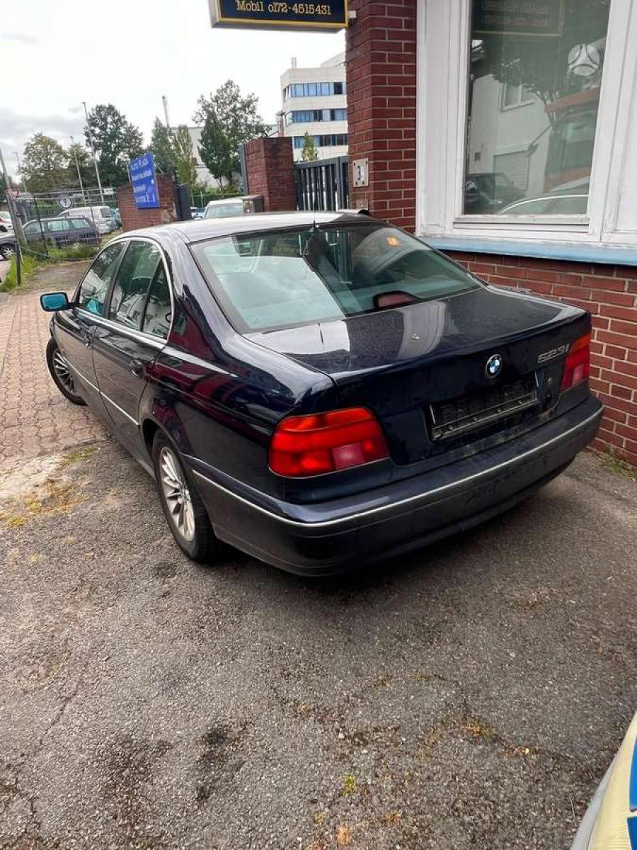Zils BMW 523 2000 Marijampole, ar dzinēja tilpumu 2.50 L un nobraukumu 250 tūkst. km par 2500 €, foto 6 vietnē AUTOMOTO.COM.LV