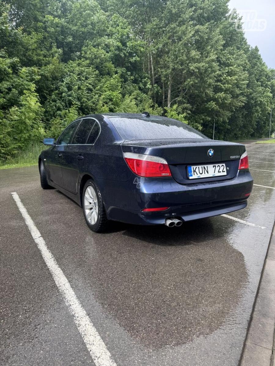 Zils BMW 523 2006 Kaišiadorys, ar dzinēja tilpumu 2.50 L un nobraukumu 310 tūkst. km par 2700 €, foto 3 vietnē AUTOMOTO.COM.LV