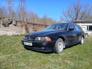 Zils BMW 523 1999 Limbaži, ar dzinēja tilpumu 2.50 L un nobraukumu 360 tūkst. km par 800 €, foto  vietnē AUTOMOTO.COM.LV