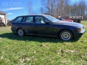 Zils BMW 523 1999 Limbaži, ar dzinēja tilpumu 2.50 L un nobraukumu 360 tūkst. km par 800 €, foto 4 vietnē AUTOMOTO.COM.LV