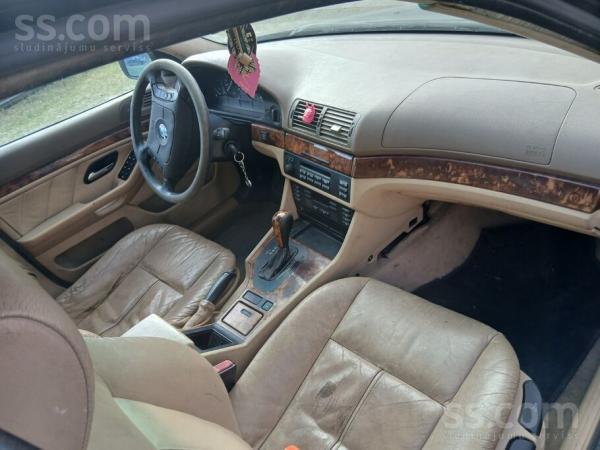 Zils BMW 523 1999 Limbaži, ar dzinēja tilpumu 2.50 L un nobraukumu 360 tūkst. km par 800 €, foto 7 vietnē AUTOMOTO.COM.LV