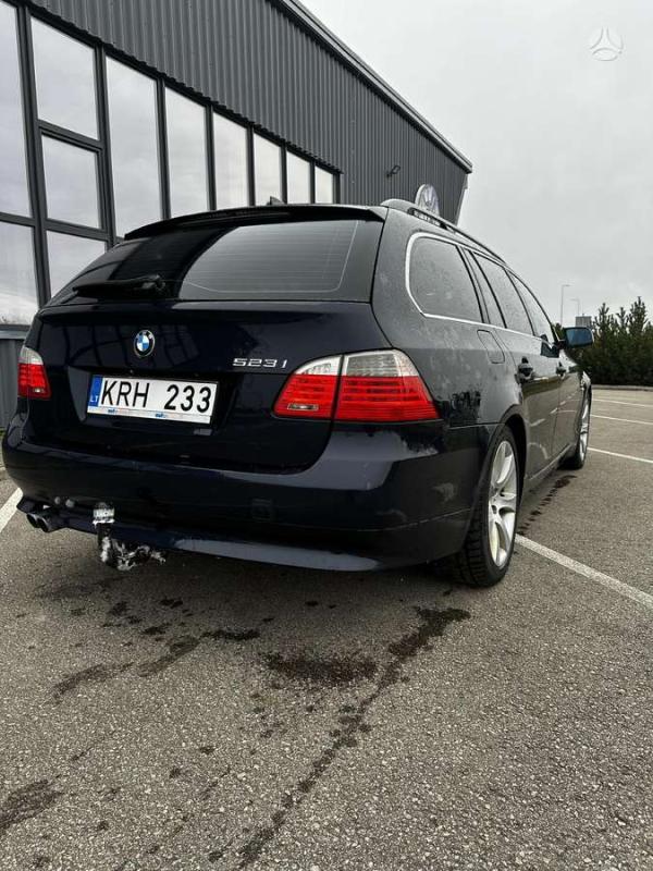 Blue BMW 523 2007 in Siauliai, with an engine capacity of 2.50 L and mileage of 301 thousand km for 3200 €, photo 4 on AUTOMOTO.COM.LV