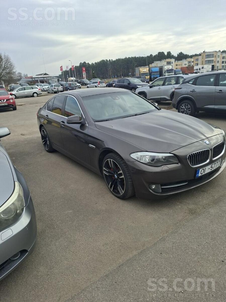 Brown BMW 523 2010 in Riga, with an engine capacity of 3.00 L and mileage of 279 thousand km for 9750 €, photo 3 on AUTOMOTO.COM.LV