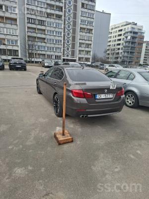 Brown BMW 523 2010 in Riga, with an engine capacity of 3.00 L and mileage of 279 thousand km for 9750 €, photo 4 on AUTOMOTO.COM.LV