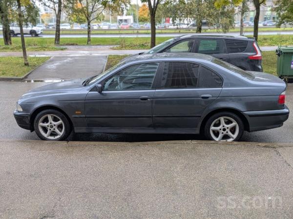 Grey BMW 523 1996 in Riga, with an engine capacity of 2.50 L and mileage of 489 thousand km for 1899 €, photo 5 on AUTOMOTO.COM.LV