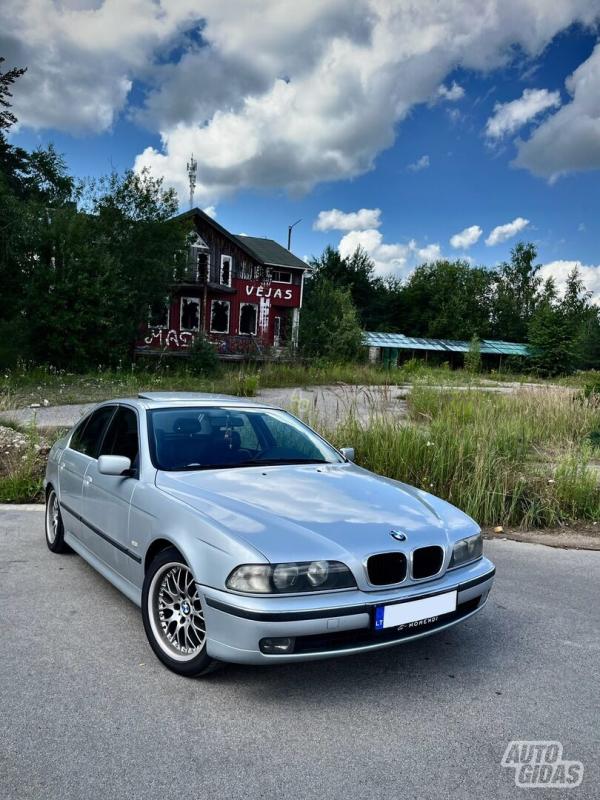Pelēks BMW 523 1998 Kauņa, ar dzinēja tilpumu 2.50 L un nobraukumu 355 tūkst. km par 2250 €, foto 1 vietnē AUTOMOTO.COM.LV