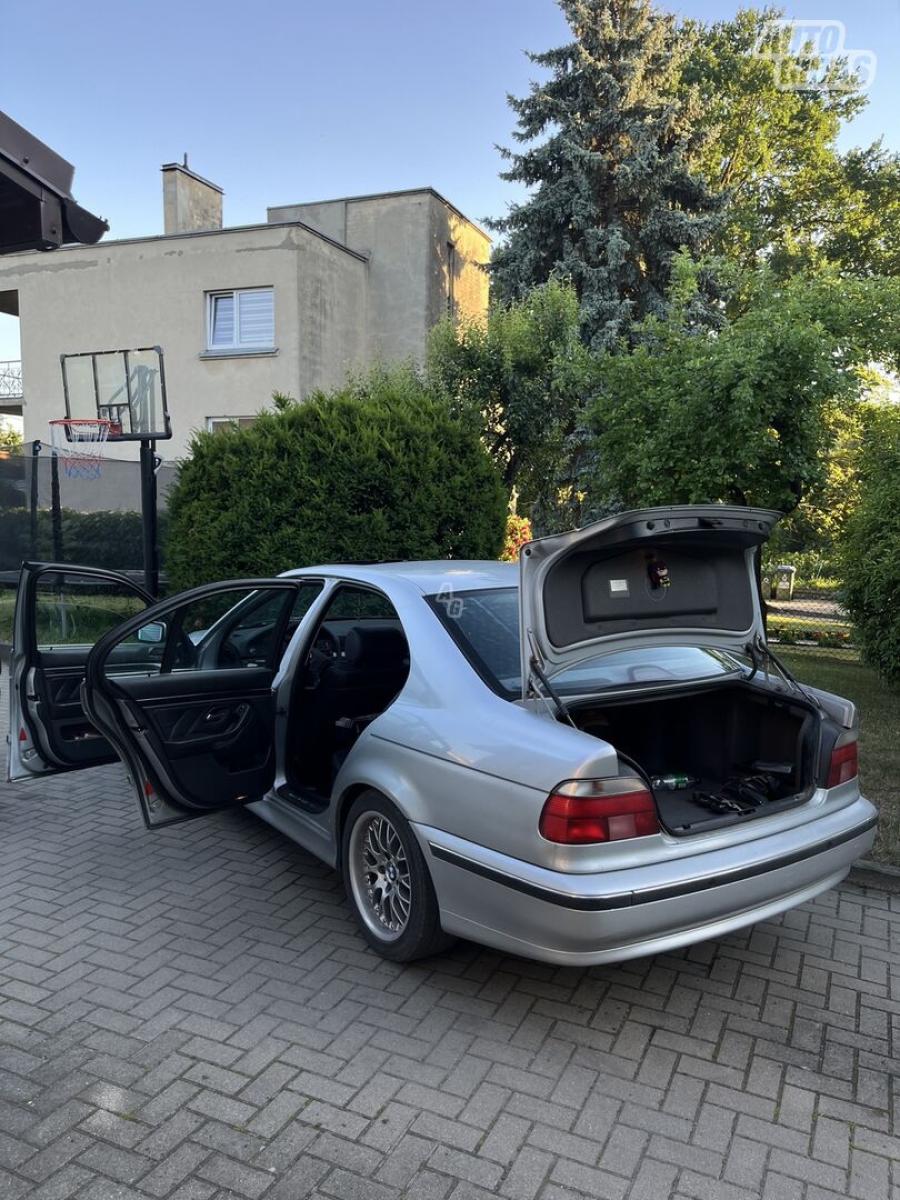 Pelēks BMW 523 1998 Kauņa, ar dzinēja tilpumu 2.50 L un nobraukumu 355 tūkst. km par 2050 €, foto 3 vietnē AUTOMOTO.COM.LV