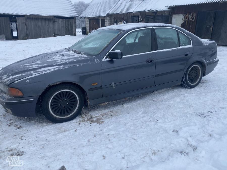 Pelēks BMW 523 1998 Prienai, ar dzinēja tilpumu 2.30 L un nobraukumu 368 tūkst. km par 500 €, foto 1 vietnē AUTOMOTO.COM.LV