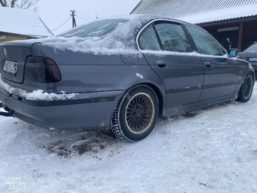 Pelēks BMW 523 1998 Prienai, ar dzinēja tilpumu 2.30 L un nobraukumu 368 tūkst. km par 500 €, foto 4 vietnē AUTOMOTO.COM.LV
