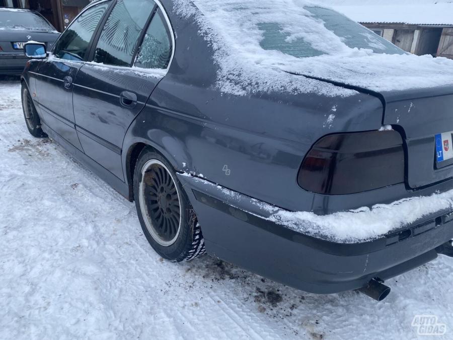 Pelēks BMW 523 1998 Prienai, ar dzinēja tilpumu 2.30 L un nobraukumu 368 tūkst. km par 500 €, foto 6 vietnē AUTOMOTO.COM.LV