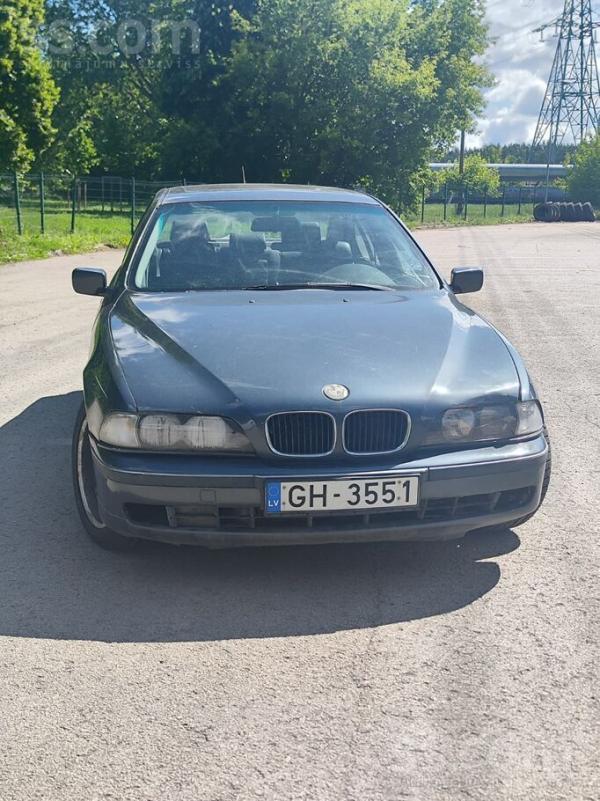 Grey BMW 523 1998 in Riga, with an engine capacity of 2.50 L and mileage of 217 thousand km for 1100 €, photo 2 on AUTOMOTO.COM.LV
