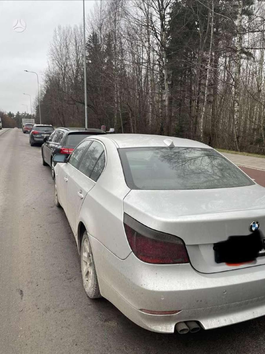 Pelēks BMW 523 2006 Viļņa, ar dzinēja tilpumu 2.50 L un nobraukumu 416 tūkst. km par 1650 €, foto 4 vietnē AUTOMOTO.COM.LV