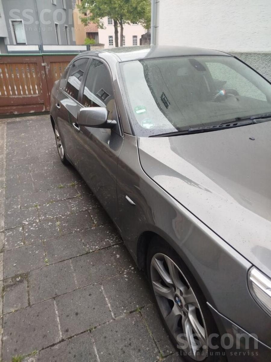 Grey BMW 523 2006 in Riga, with an engine capacity of 2.50 L and mileage of 262 thousand km for 4500 €, photo 5 on AUTOMOTO.COM.LV