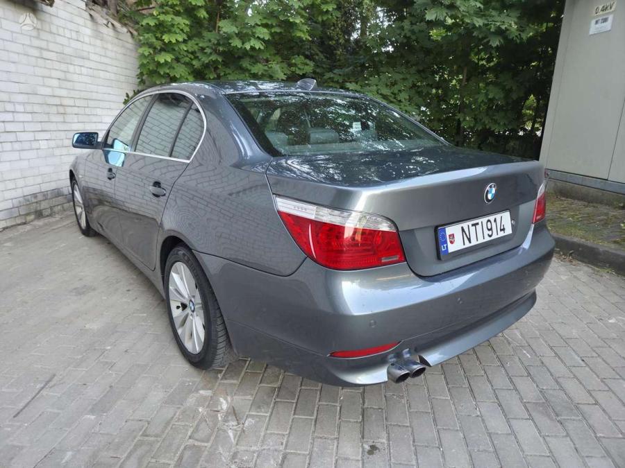 Pelēks BMW 523 2007 Viļņa, ar dzinēja tilpumu 2.50 L un nobraukumu 320 tūkst. km par 2400 €, foto 3 vietnē AUTOMOTO.COM.LV