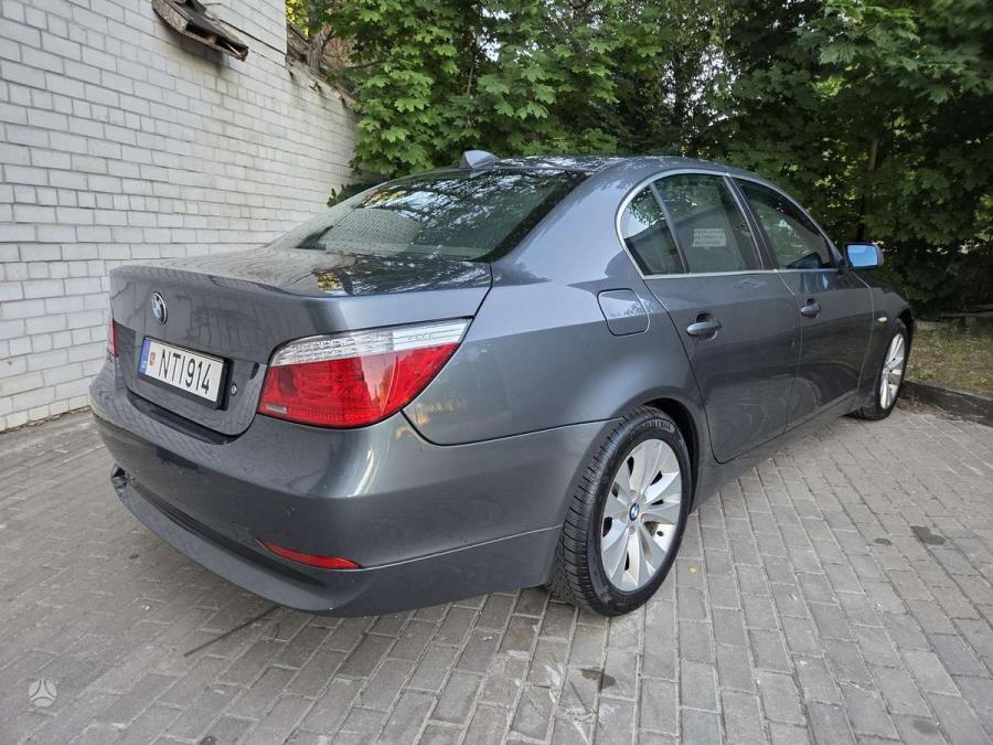 Pelēks BMW 523 2007 Viļņa, ar dzinēja tilpumu 2.50 L un nobraukumu 320 tūkst. km par 2400 €, foto 9 vietnē AUTOMOTO.COM.LV