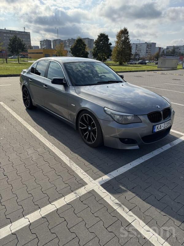 Grey BMW 523 2007 in Riga, with an engine capacity of 2.50 L and mileage of 239 thousand km for 2950 €, photo 3 on AUTOMOTO.COM.LV
