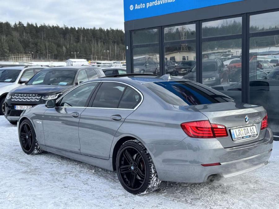 Grey BMW 523 2010 in Vilnius, with an engine capacity of 3.00 L and mileage of 274 thousand km for 8750 €, photo 3 on AUTOMOTO.COM.LV