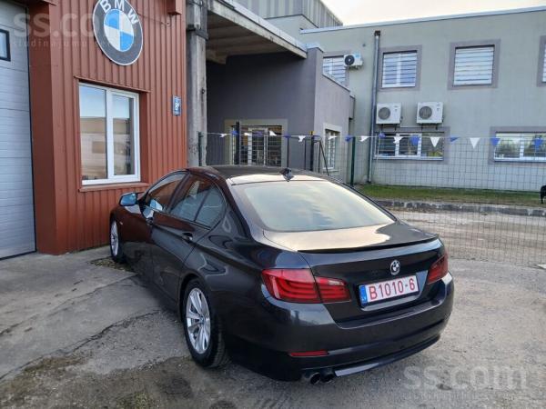 Grey BMW 523 2010 in Cesis, with an engine capacity of 3.00 L and mileage of 263 thousand km for 7950 €, photo 2 on AUTOMOTO.COM.LV
