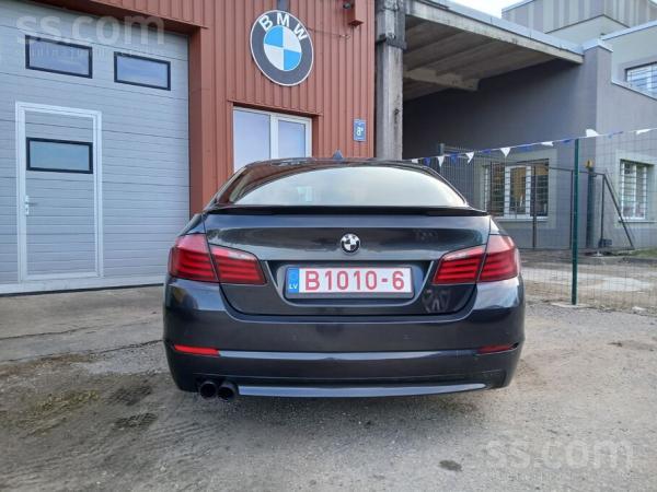 Grey BMW 523 2010 in Cesis, with an engine capacity of 3.00 L and mileage of 263 thousand km for 7950 €, photo 4 on AUTOMOTO.COM.LV