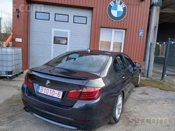 Grey BMW 523 2010 in Cesis, with an engine capacity of 3.00 L and mileage of 263 thousand km for 7950 €, photo 6 on AUTOMOTO.COM.LV