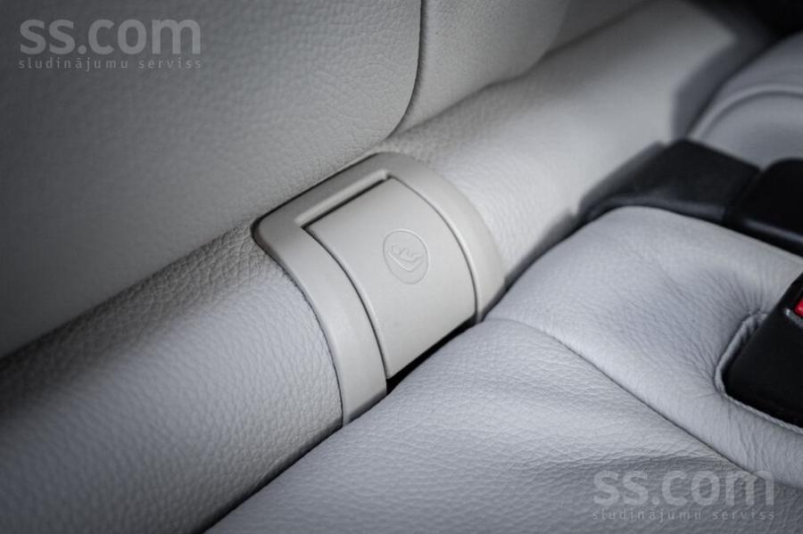 Grey BMW 523 2010 in Riga, with an engine capacity of 3.00 L and mileage of 176 thousand km for 8950 €, photo 14 on AUTOMOTO.COM.LV