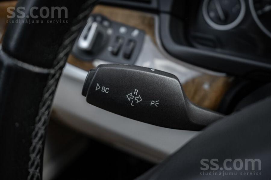 Grey BMW 523 2010 in Riga, with an engine capacity of 3.00 L and mileage of 176 thousand km for 8950 €, photo 16 on AUTOMOTO.COM.LV
