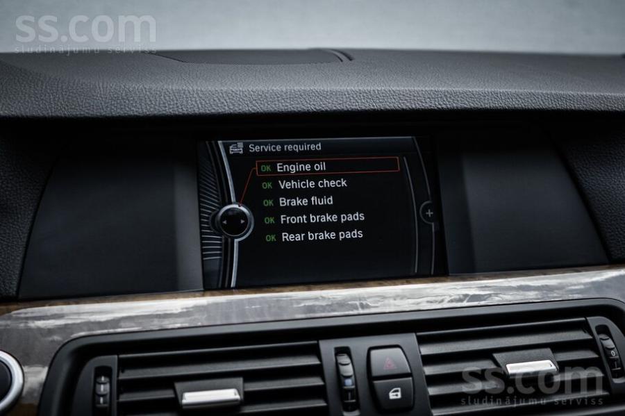 Grey BMW 523 2010 in Riga, with an engine capacity of 3.00 L and mileage of 176 thousand km for 8950 €, photo 26 on AUTOMOTO.COM.LV