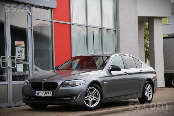Grey BMW 523 2010 in Riga, with an engine capacity of 3.00 L and mileage of 336 thousand km for 7495 €, photo 1 on AUTOMOTO.COM.LV