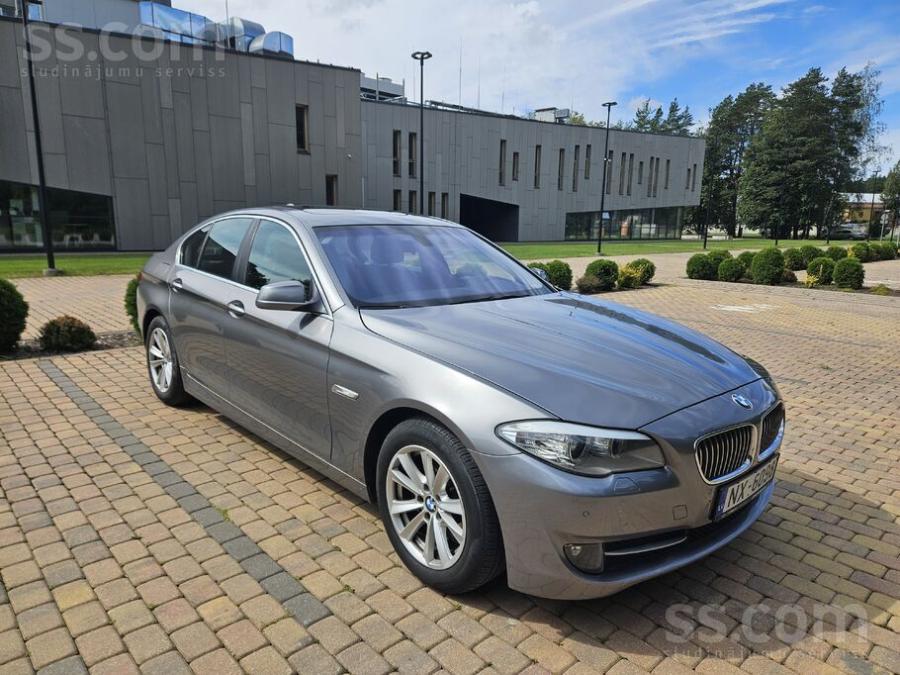 Grey BMW 523 2011 in Riga, with an engine capacity of 3.00 L and mileage of 249 thousand km for 9950 €, photo 1 on AUTOMOTO.COM.LV