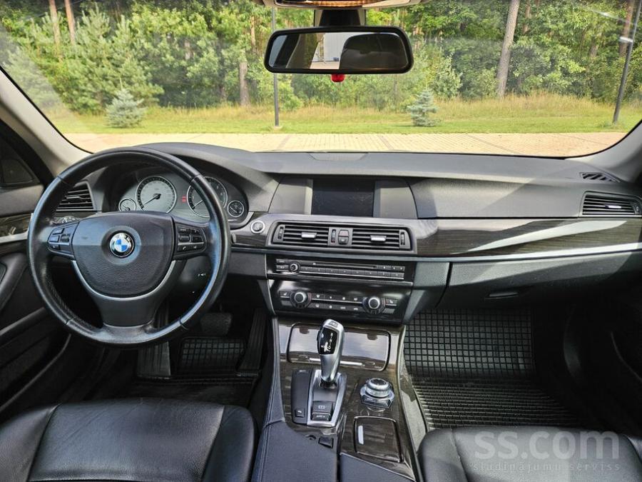 Grey BMW 523 2011 in Riga, with an engine capacity of 3.00 L and mileage of 249 thousand km for 9950 €, photo 11 on AUTOMOTO.COM.LV
