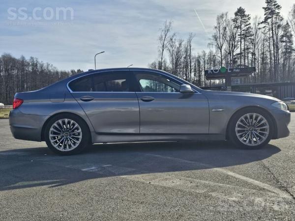 Grey BMW 523 2011 in Riga, with an engine capacity of 3.00 L and mileage of 250 thousand km for 8950 €, photo 6 on AUTOMOTO.COM.LV