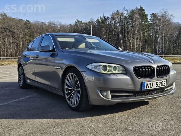 Grey BMW 523 2011 in Riga, with an engine capacity of 3.00 L and mileage of 250 thousand km for 7490 €, photo 1 on AUTOMOTO.COM.LV