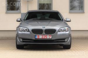 Grey BMW 523 2011 in Jelgava, with an engine capacity of 3.00 L and mileage of 241 thousand km for 6590 €, photo 5 on AUTOMOTO.COM.LV