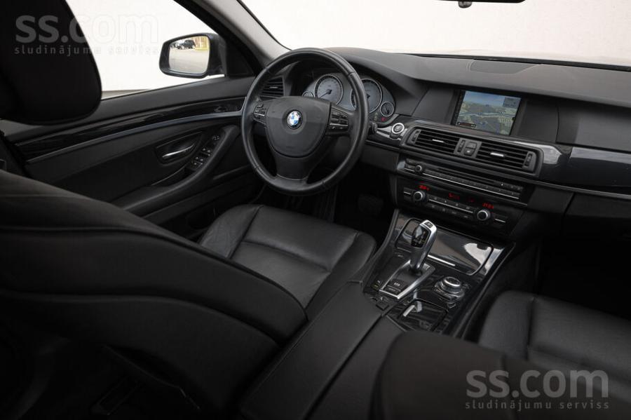 Grey BMW 523 2011 in Jelgava, with an engine capacity of 3.00 L and mileage of 241 thousand km for 6590 €, photo 13 on AUTOMOTO.COM.LV