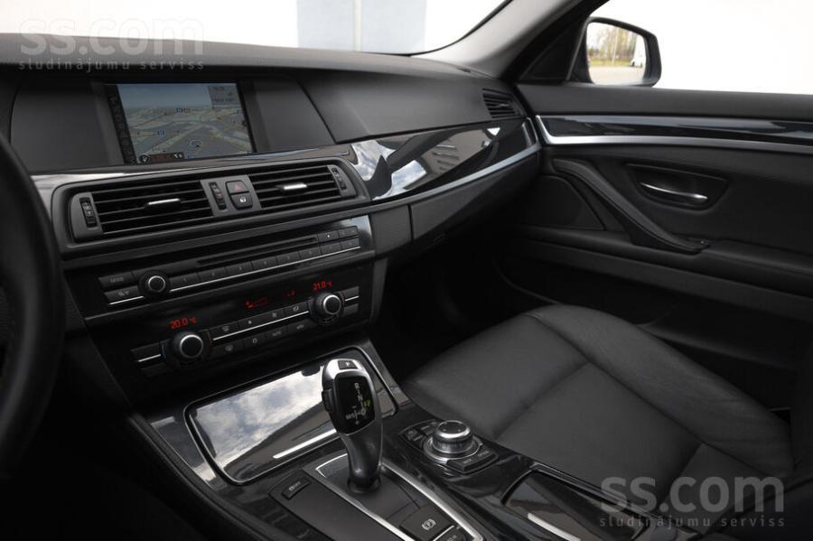 Grey BMW 523 2011 in Jelgava, with an engine capacity of 3.00 L and mileage of 241 thousand km for 6590 €, photo 16 on AUTOMOTO.COM.LV